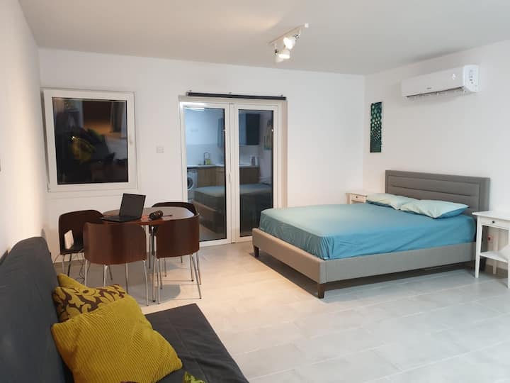 Large Studio In The Centre - Ayia Napa