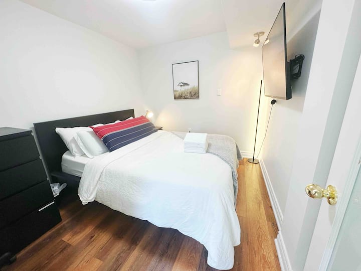 Full Private 1 Bed Suite With Bathroom And Kitchen - Toronto