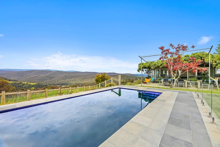 Modern Designed Home With Breathtaking Views - Noojee