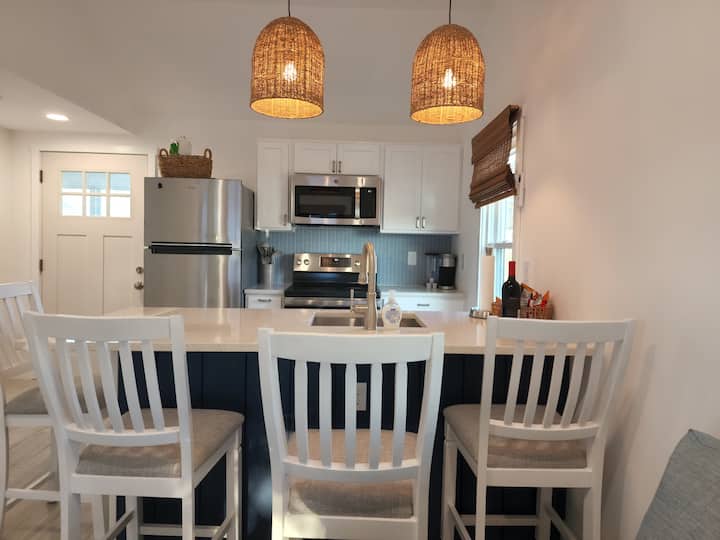 Blue Wave Bungalow🌊- Parking, 🐶Friendly - Hampton Beach, NH