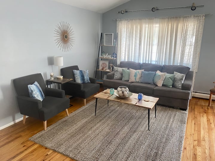 Warm & Cozy Long Island Home - Massapequa, NY