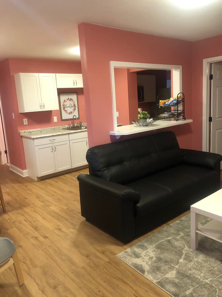 Couple Blocks From The Beach Vacation Getaway!1 - Norfolk, VA