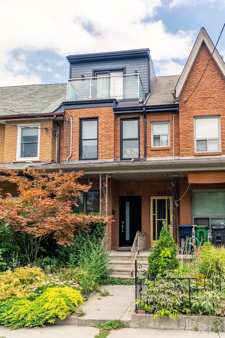 3bd - Little Italy/trinity, Family, Parking, Patio - Toronto