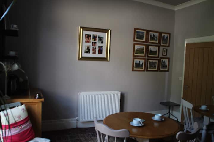 “Vivod “ 19 Century Refurbished Ensuite Room - Llangollen