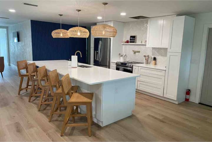 Coastal Home Beach House! Steps To The Beach - Ormond-by-the-Sea, FL