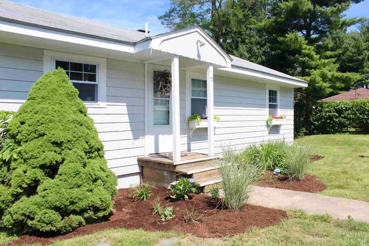 *Narragansett Cottage (With Central Air)* - Narragansett, RI