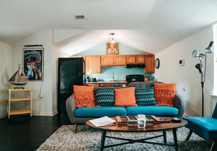 Hippie House, Great Yard For Pets! Great Reviews! - 샌안토니오