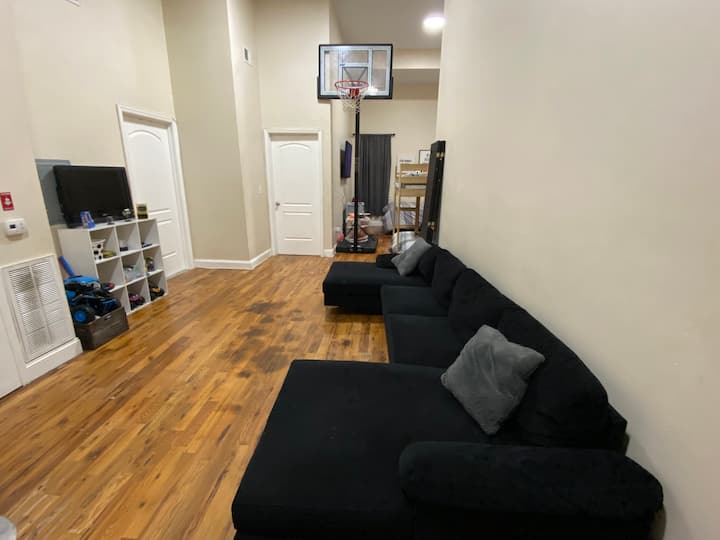 Lovely 2 Bed Room Loft W/basketball Hoop - Paterson, NJ