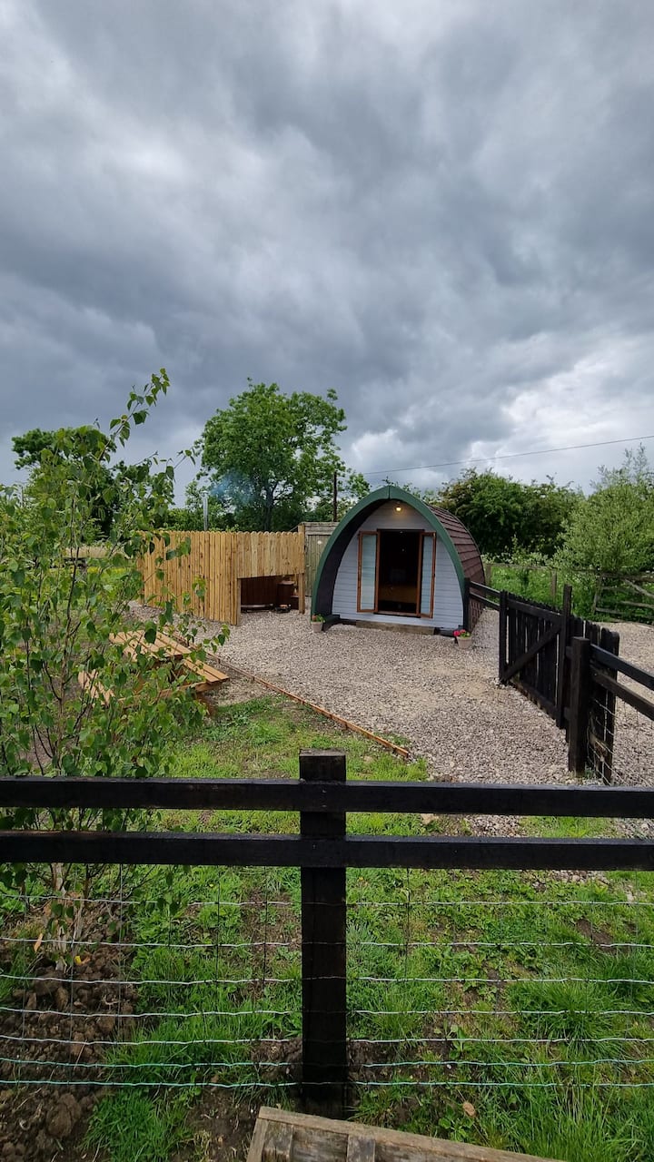 Glamping Pod With 2 Person Wood Fired Hot Tub - Wetherby