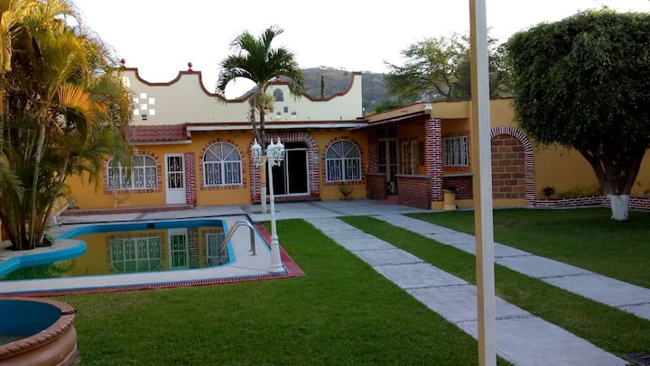 Quinta Las Rosas, Con Alberca, Jardin Y Hospedaje. - Xochitepec