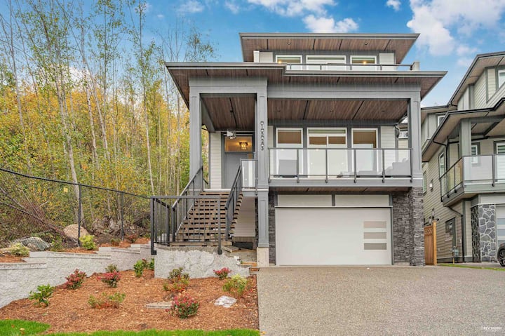 Brand New 1 Bedroom Suite. Burke Mountain - Coquitlam