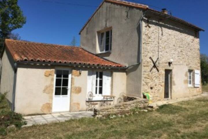 Chateau Noir, Traditional Farm House Gourge - Parthenay