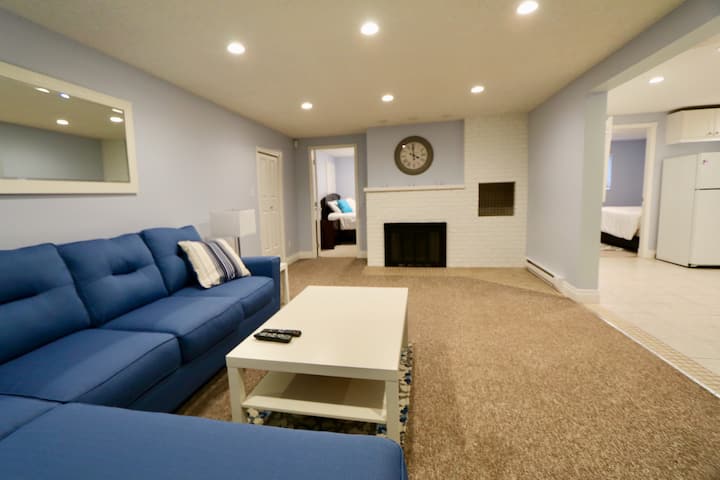 3 Bedroom Suite, 5 Minutes From Downtown Victoria. - Victoria