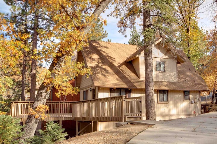 Stunning Moonridge Retreat Jacuzzi, Firetable, Bbq - Big Bear Lake, CA
