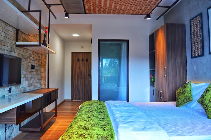 Premium | Spacious | Balcony | B&b | Family Room - Ooty