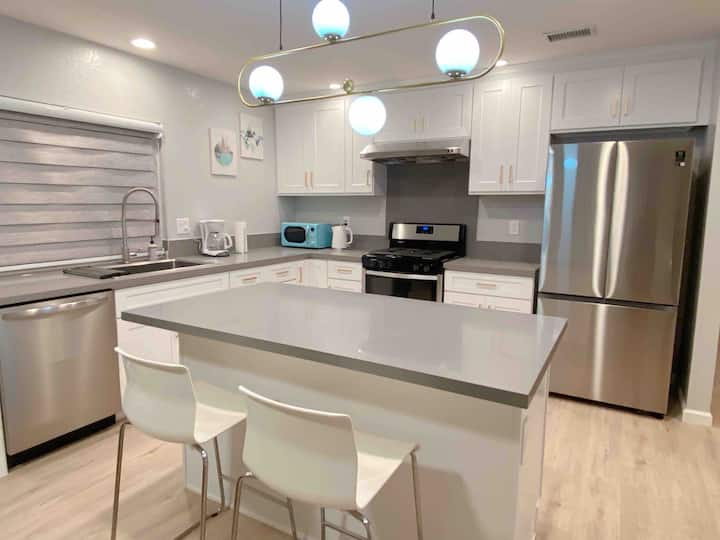 Cozy Charming House 4 Bedroom -Convenient Location - 치노