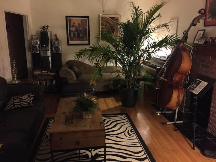 Musician's Quarters - Chicago, IL
