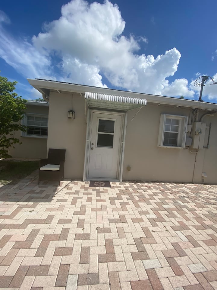 Peaceful And Attractive Guest House. - Boca Raton, FL