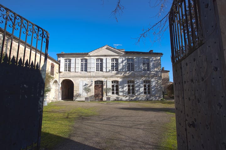 La Petite Gensac - La Cathedrale Apartment. Sleeps 6 - Condom