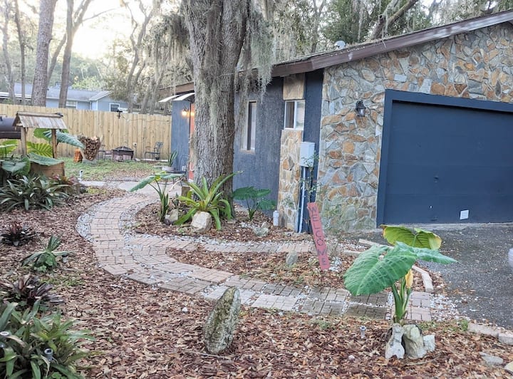 Tucked Away Cottage A - Mount Dora, FL