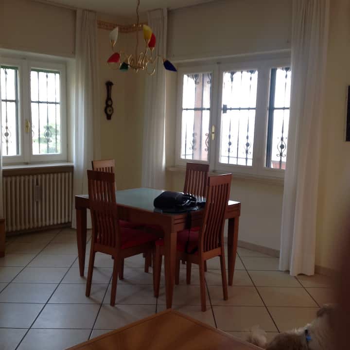 Villa Omgeven Door Groen Met Uitzicht Op Het Lago Maggiore - Meina