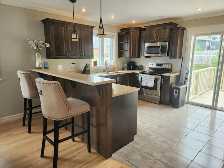 *Wow!* Executive 2-bed 2-bath - Saint John's