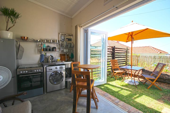 As Above | Sunny Garden Cottage In Green Point - Cape Town