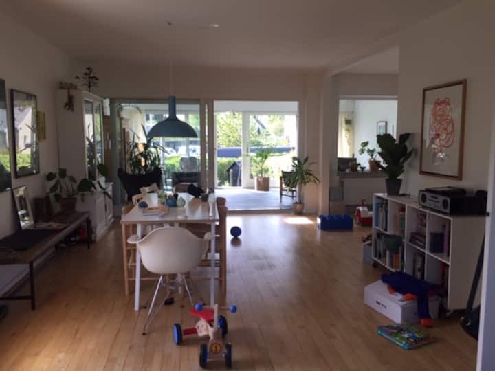 Moderne/børnevenligt Hjem Nær Aarhus C - Aarhus