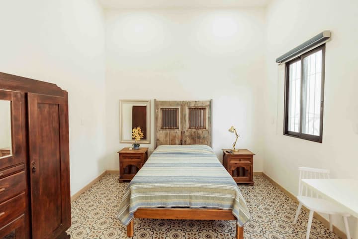 Casa Bravo ·A/c+ Wifi · 12min Walkcenter · 2guests - Campeche