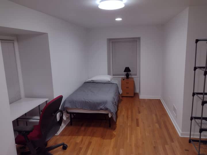Chetyre Cozy Twin Bed Near Shopping/bus/rutgers. - Highland Park, NJ