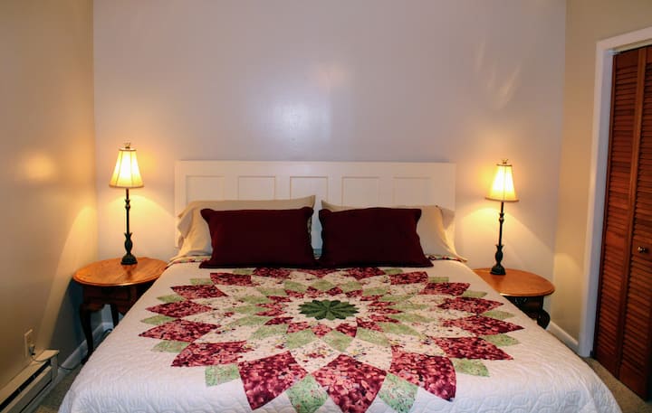 Quilted Corner-b With 1 King - Lake Junaluska, NC