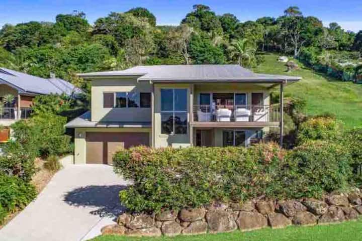 Luxury Family Retreat W/ Ocean Views, Pool & Sauna - Byron Bay