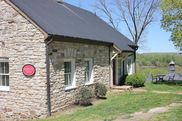 Vignoles Room - Fleisch Haus Stone Cottage - Hermann, MO