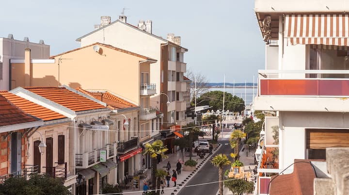 Magnifique Appartement  De 170mettres Carrés 6 Personnes 2 Sdb 2 Toilettes ,Jacuzzi  Vue Mer ,Dans Une Maison De Maître En Pierre De Taille , Grande Terrasse De 55 Mètres Carrés Orientée Sud - Arcachón
