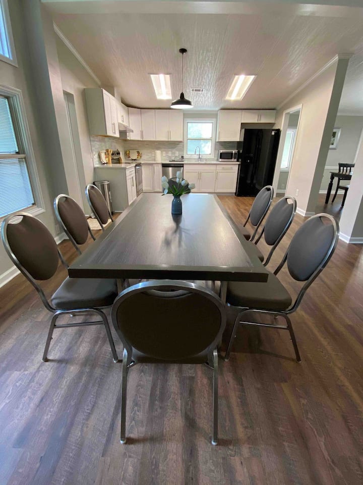 Cheerful 4 Bedroom Home - 뷰포드