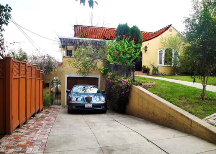 Comfortabl Spanish Home Near Sunset - Los Angeles, CA