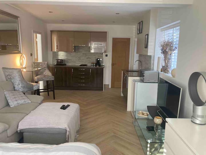 Lovely Studio Annex In Lilliput - Sandbanks
