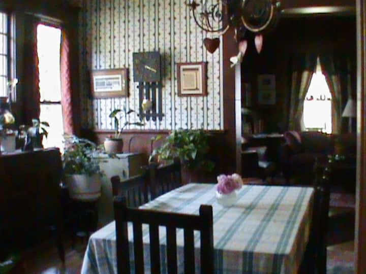 Peaceable Kingdom With 2 Twin Beds - East Aurora, NY
