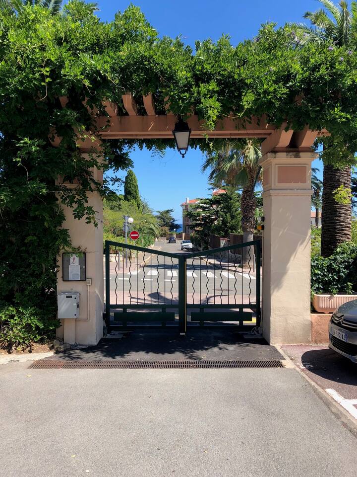 Appartement Situé Entre La Mer Et Le Centre Ville - Fréjus