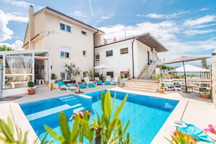 Studio B Mit Gemeinschaftspool Und Meerblick - Novi Vinodolski