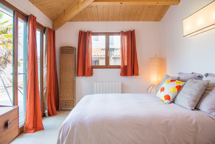 Chambre Avec Entrée Et Salle De Bain Indépendantes - Les Sables-d'Olonne