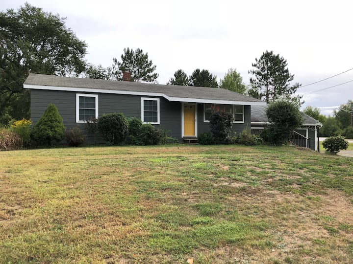Yellow Door - One Floor Living Close To Downtown! - Belfast, ME