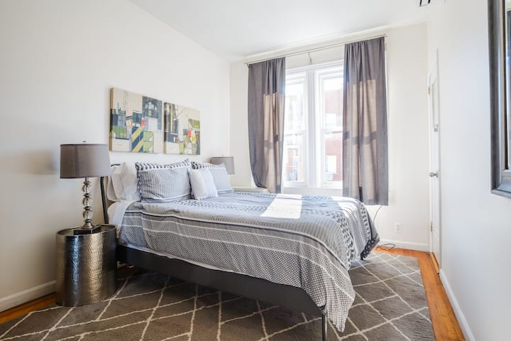 Trendy Astoria Apartment - 8 Min To N/w Subway - Queens, NY