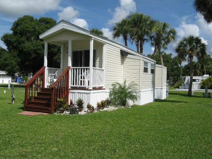Cozy Cottage - North Fort Myers, FL