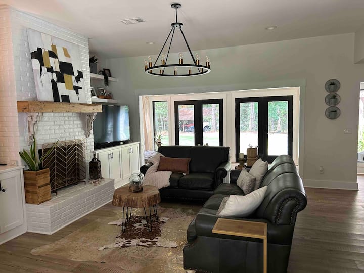 Modern Farmhouse On Moores Mill W/ Game Day Barn - Auburn, AL