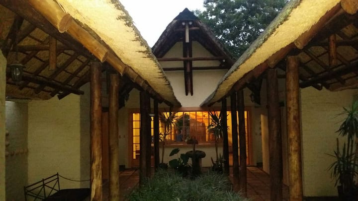 Made Of Africa, 18 Km From Or Tambo, Pax 8 - Benoni