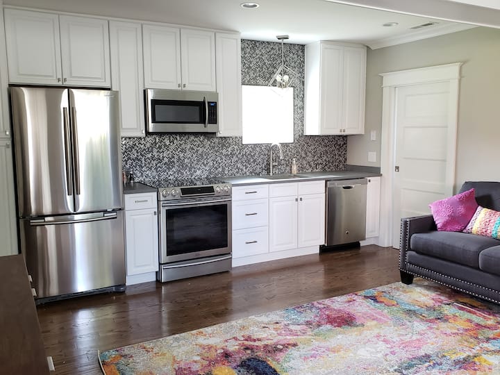 Beautiful Carriage House In Highlands Neighborhood - Plantation, KY