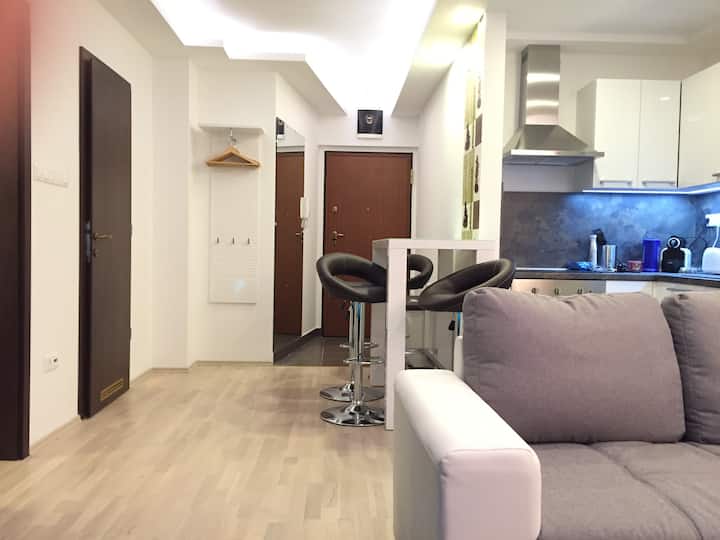 Alleee Apartman Zárt Parkolóval - Budapest
