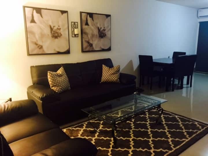 Free Wifi+  Local Calls + Parking -Must See - Guam