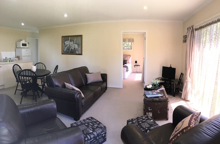 Home Away On Minogue Park - Private Apartment - Ngāruawāhia